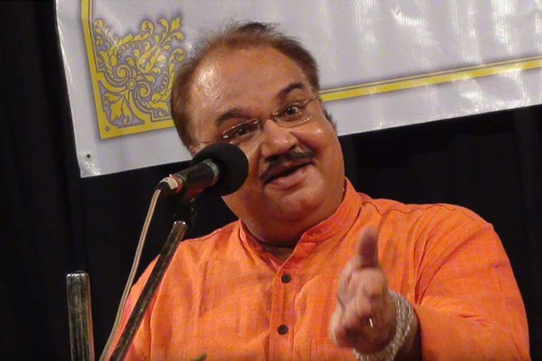 এ এক আশ্চর্য দুনিয়া, যেখানে মোহন সিং-এর কাঁধে হাত রাখেন উস্তাদজি ...