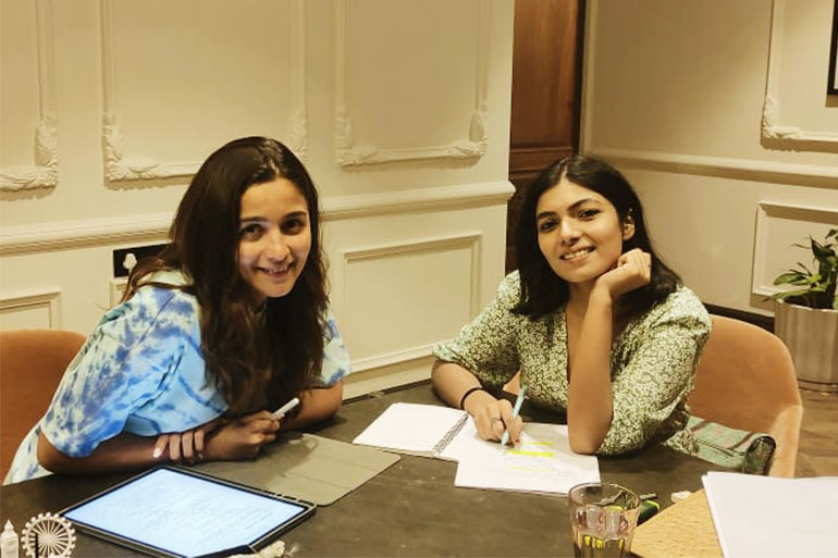 করণ জোহারের ছবিতে শাবানা আজমি, আলিয়া ভাটকে বাংলা শেখালেন গুসকরার হুসনে ...