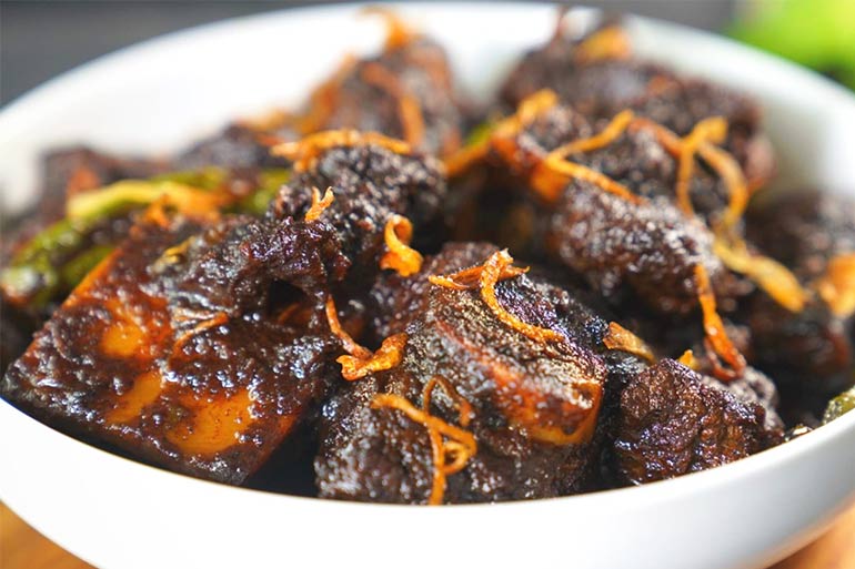 দাওয়াত-এ-ইদ : খুশির ইদে চেটেপুটে বিফ কালা ভুনা