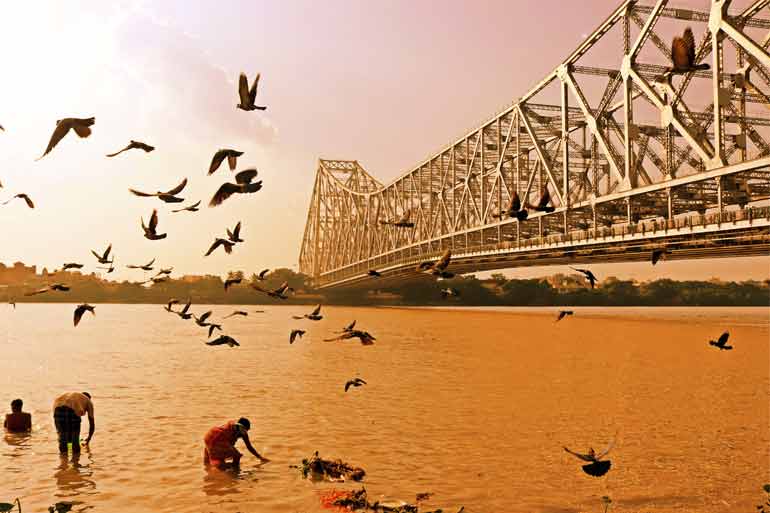 One is the Howrah Bridge | Bongodorshon