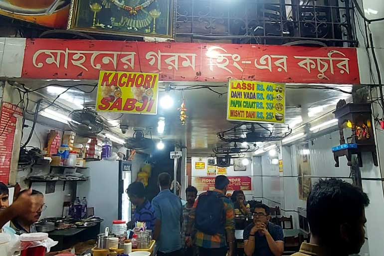 মোহন ভাণ্ডার : ১০০ বছরে ধর্মতলার এই বিখ্যাত কচুরির দোকান