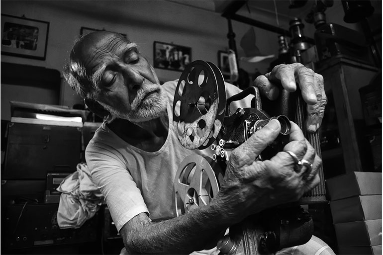 সাধের ‘বাতিল’ ভালোবাসাদের ফেলে রেখে চলে গেলেন নকুবাবু