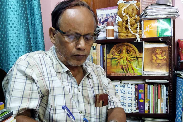 মাতৃভাষার চর্চা এবং মনিষীদের আদর্শ নতুন প্রজন্মের কাছে পৌঁছে দিচ্ছেন ...